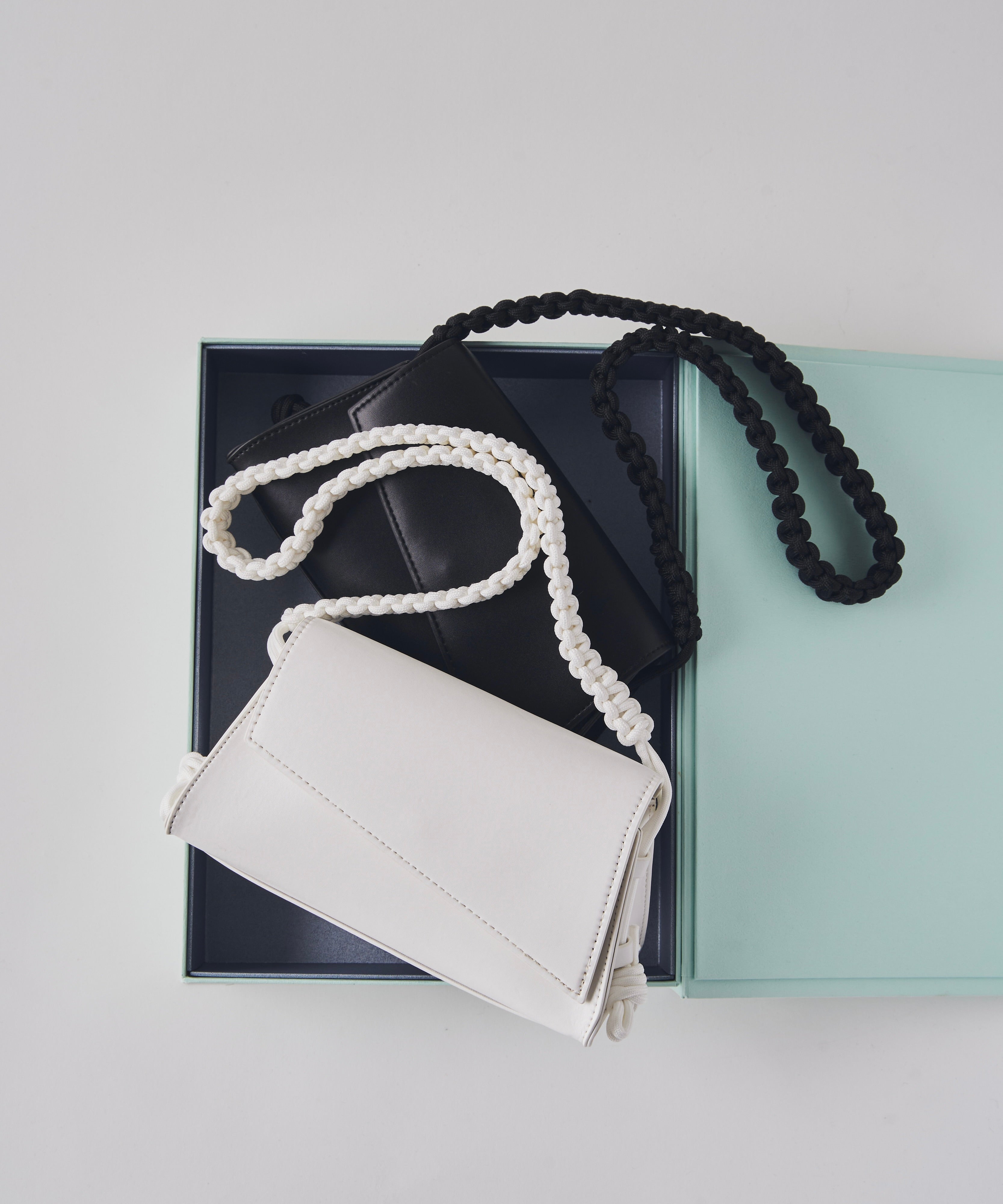 【loni】Diagonal Paracord Handbag – LA BELLE ETUDE online store